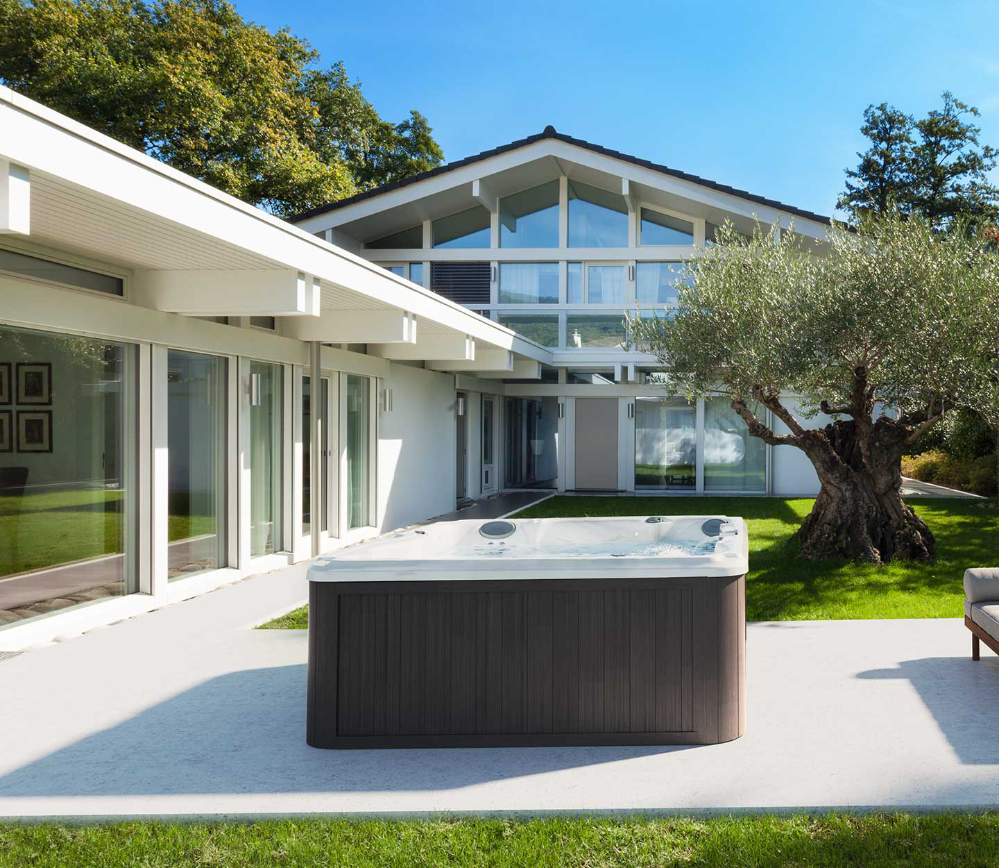 J-200™ Luxury Hot Tub Collection | Jacuzzi.com | Jacuzzi®