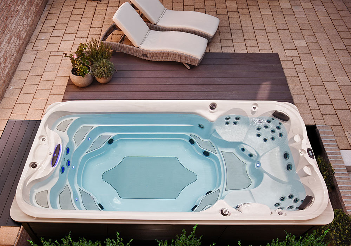 WHAT IS A SWIM SPA? (FEATURES, COMPARISONS, AND MORE) | Jacuzzi®