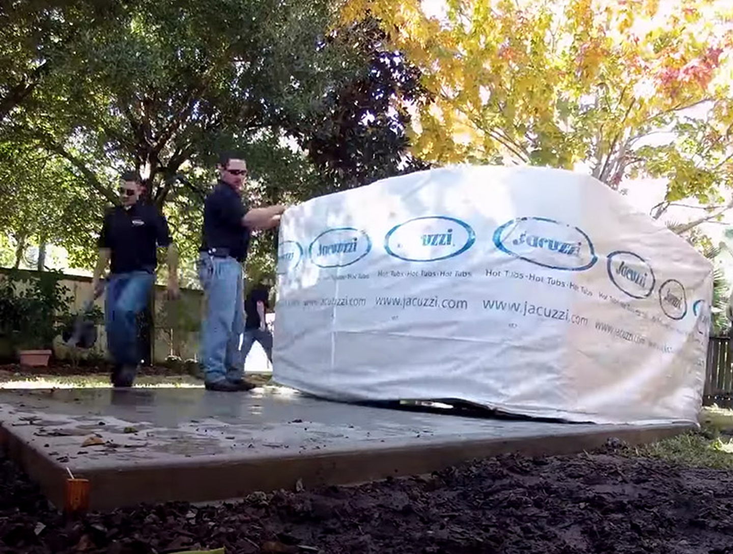 Hot Tubs | Indoor & Outdoor Hot Tubs | Jacuzzi.com | Jacuzzi® Canada