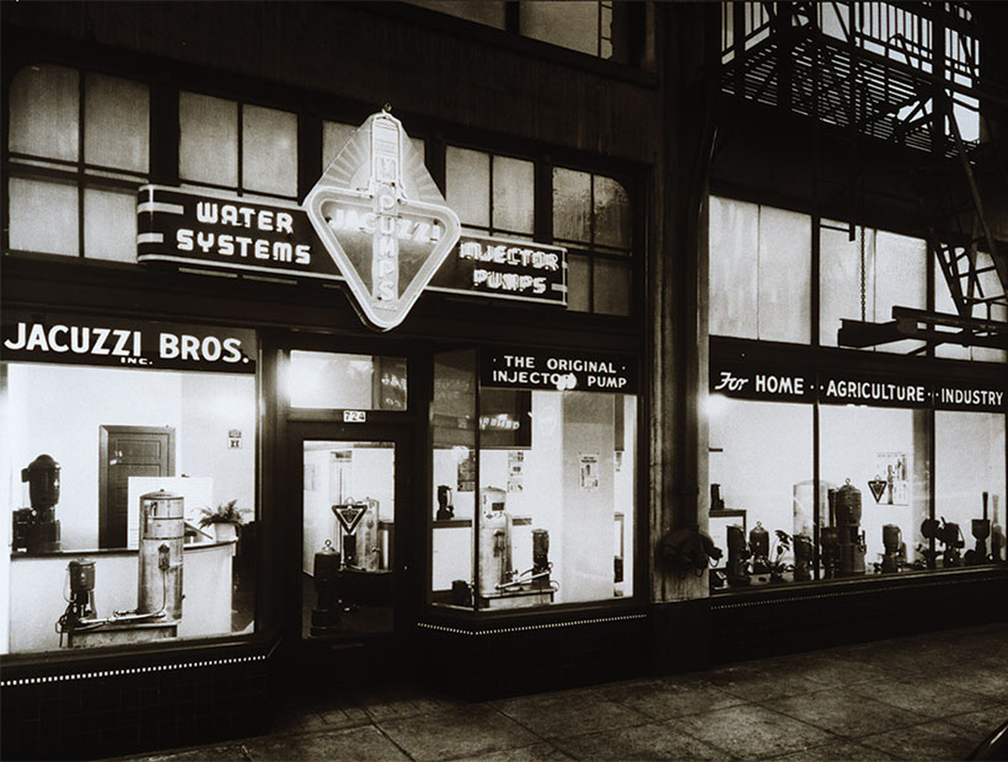 Shop Hot Tubs, Saunas, Swim Spas, Bath Products & More | Jacuzzi.com ...