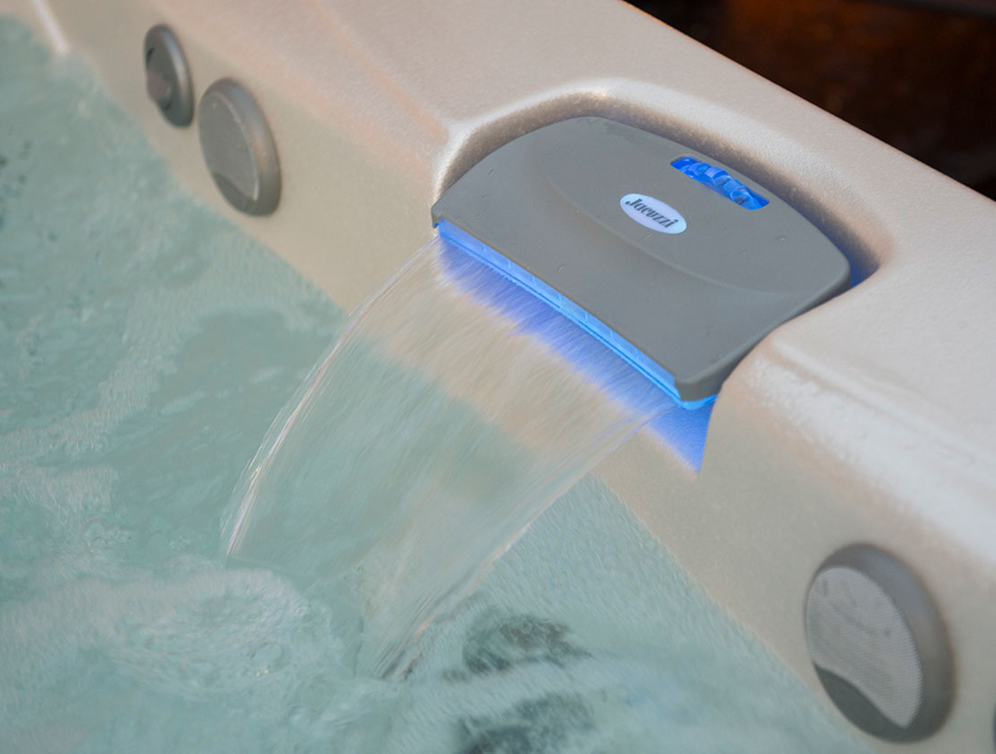 Jacuzzi J-300™ Hot Tub Series | Hydromassage Spa Baths | Jacuzzi® UK