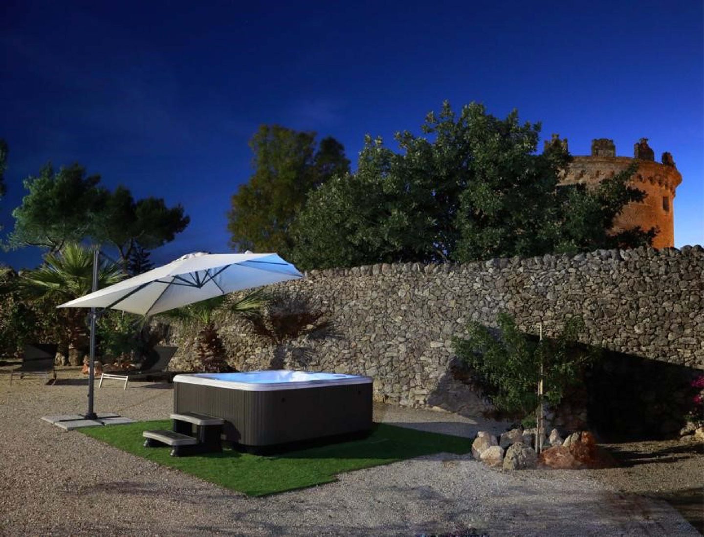 Hot Tubs | Indoor & Outdoor Hot Tubs | Jacuzzi.com | Jacuzzi® EMEA