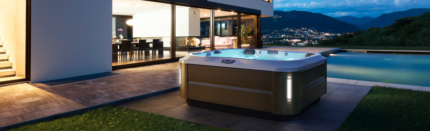 J-300™ Luxury Hot Tub Collection | Jacuzzi.com | Jacuzzi®