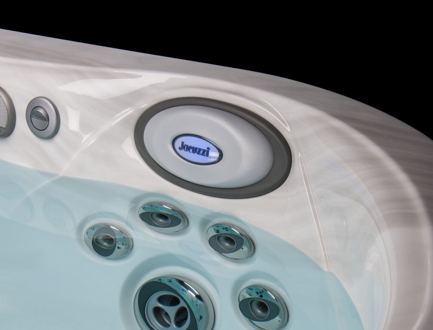 Jacuzzi® Indoor & Outdoor Hot Tubs | Jacuzzi.com | Jacuzzi®