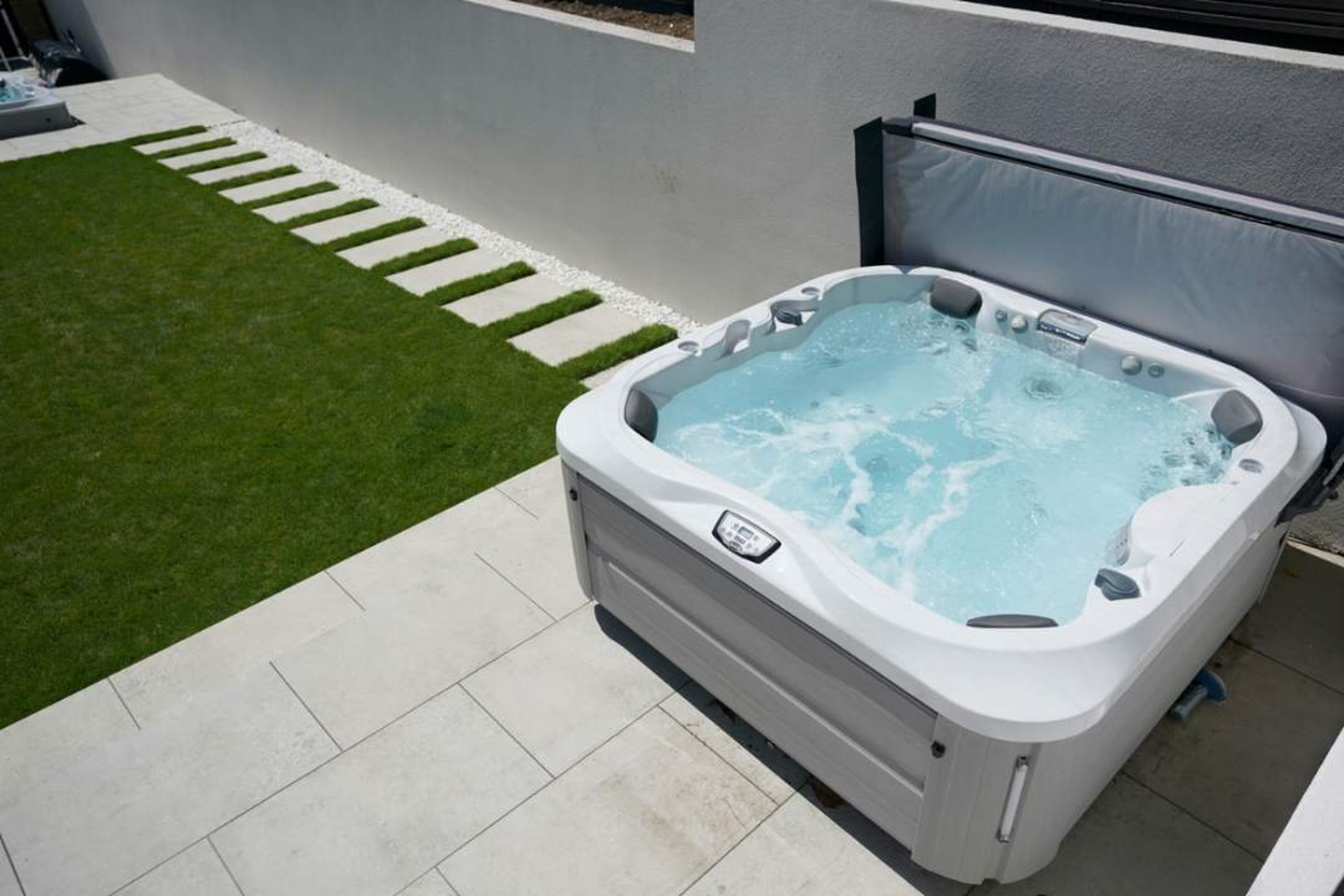 Shop Hot Tubs, Swim Spas, Infrared Saunas & More | Jacuzzi® UK