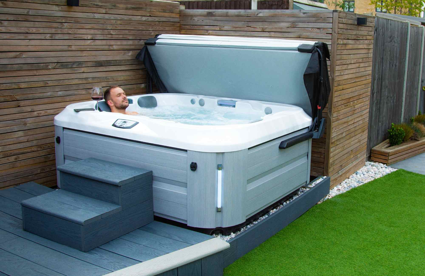 Shop Hot Tubs, Saunas, Swim Spas, Bath Products & More | Jacuzzi® UK