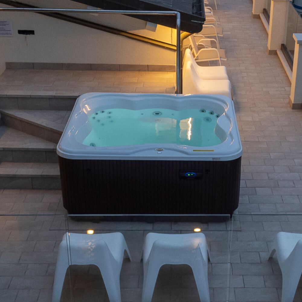 Lodge M Holiday Park Hot Tub | Jacuzzi® UK