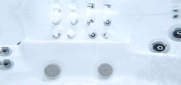 J-495™ Spacious Designer Entertainer's Hot Tub | Jacuzzi® UK