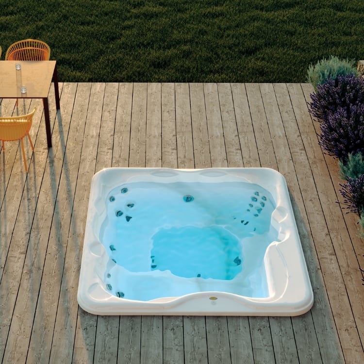 Lodge L Holiday Park Hot Tub | Jacuzzi® UK